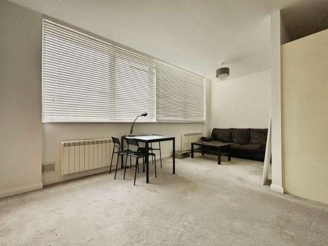 Avebury House Bentham Close, Westlea, Swindon, SN5