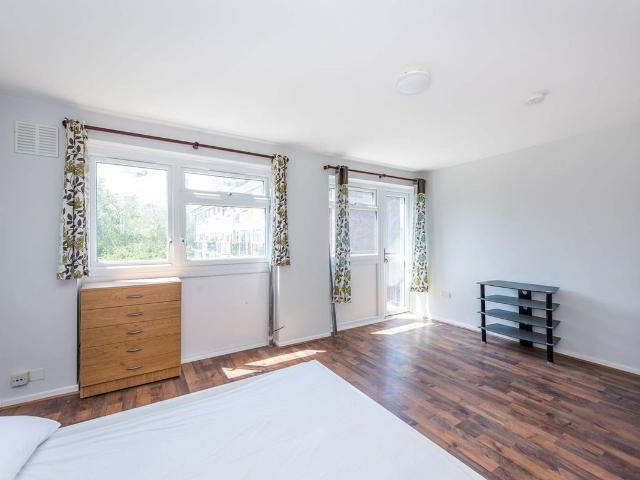 Aveline Street, Oval, London SE11, 3 bed flat to rent, £5,417 pcm | PrimeLocation