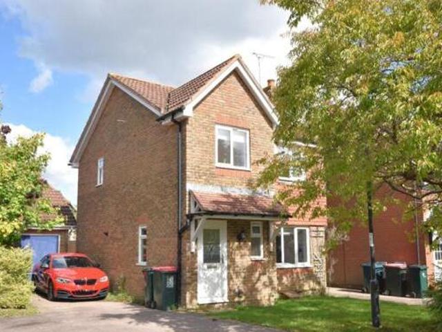 Aveling Close, Maidenbower, 3 Bedroom Detached