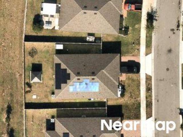 Avenal Ln