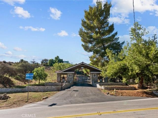 Avenida Donari, Agua Dulce, CA 91350