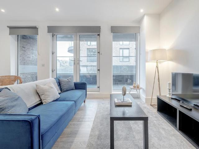 Avenir Heights, Station Approach. 2 bed flat to rent £3,445 pcm £795 pw