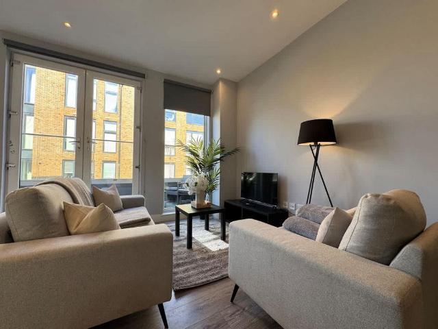 Avenir Heights, Station Approach. 2 bed flat to rent £3,690 pcm £852 pw