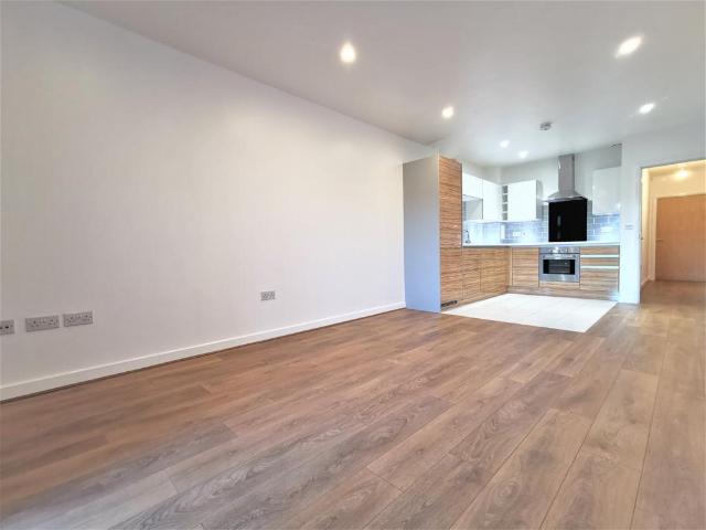 Aventine Avenue, MITCHAM CR4 2 bed apartment to rent £1,800 pcm £415 pw