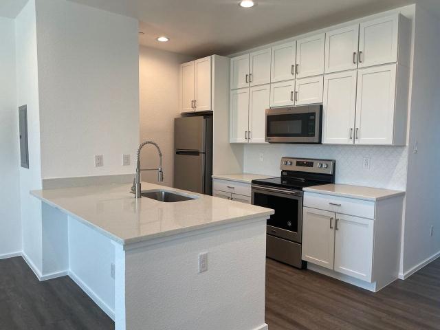 Avenue 3275 2 Bedroom Apartment for Rent at 3275 Dallas St, Dallas, TX 75210 Bertrand