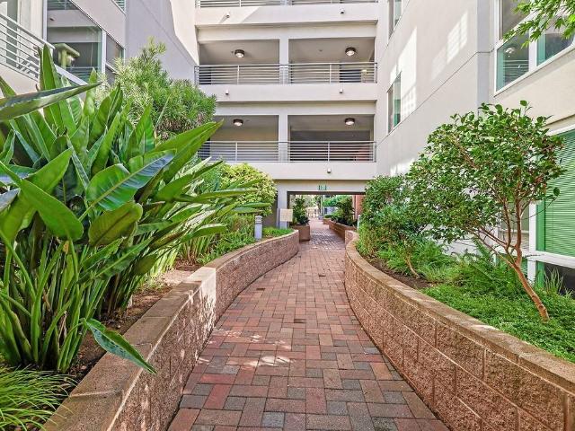 Avenue 64 3 Bedroom Apartment for Rent at 6399 Christie Ave, Emeryville, CA 94608