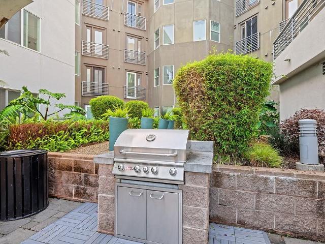 Avenue 64 Studio Apartment for Rent at 6399 Christie Ave, Emeryville, CA 94608