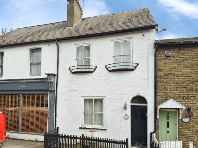 Avenue Cottages, High Street, NW7 2 bed cottage to rent £2,100 pcm £485 pw