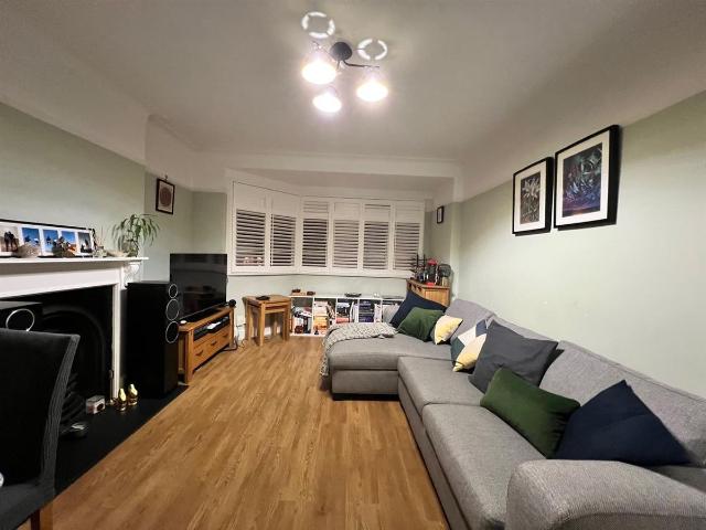 Avenue Crescent, London W3, 2 bed flat to rent, £2,250 pcm | PrimeLocation