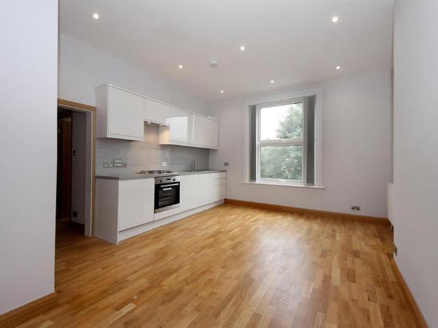 Avenue Crescent, W3 1 bed apartment to rent £1,550 pcm £358 pw