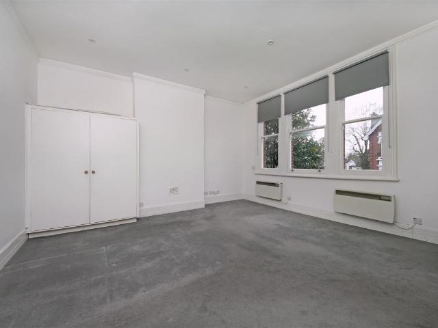 Avenue Crescent W3, Studio to rent, £1,350 pcm | PrimeLocation
