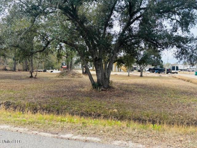 Avenue B 2, Bay Saint Louis, MS 39520
