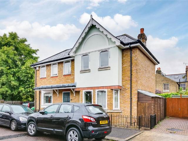 Avenue Gardens, East Sheen, London 3 bed detached house to rent £3,500 pcm £808 pw