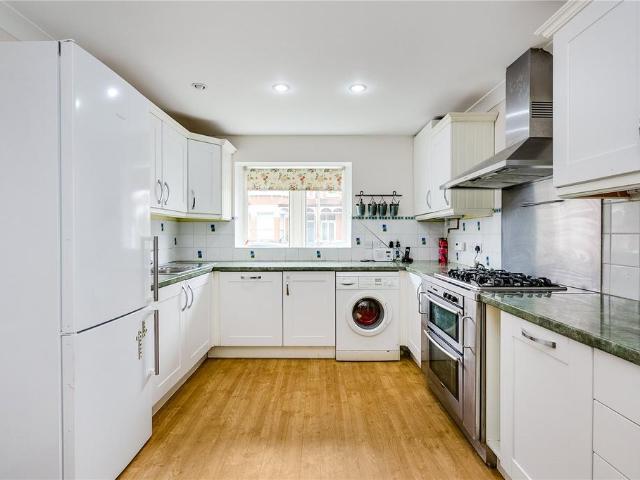 Avenue Gardens, East Sheen, London 3 bed detached house to rent £3,500 pcm £808 pw