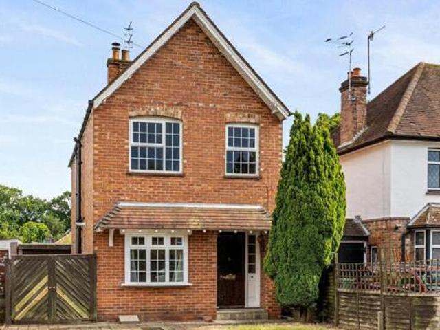 Avenue Gardens, Horley, 3 Bedroom Detached