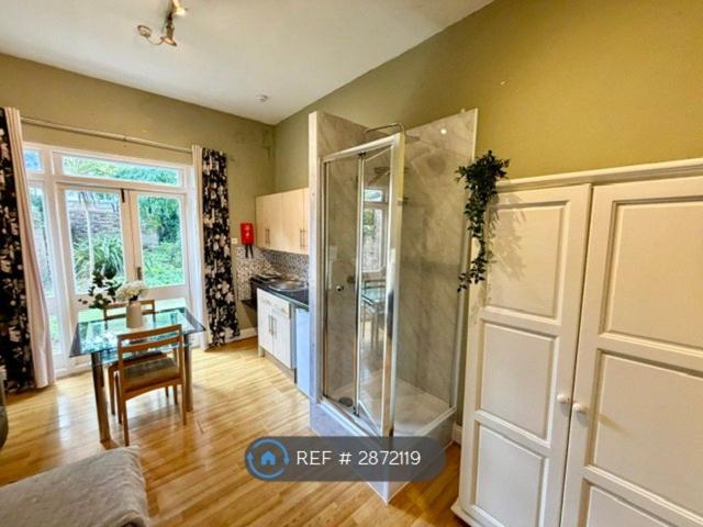 Avenue Gardens, London W14, Room to rent, £1,000 pcm | PrimeLocation