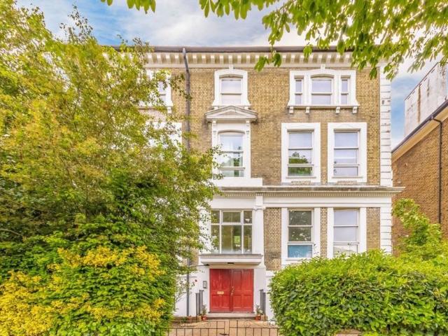 Avenue Elmers, KT6, London