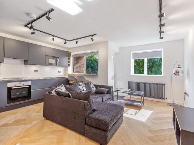Avenue Elmers, Surbiton, KT6 1 bed flat to rent £1,850 pcm £427 pw