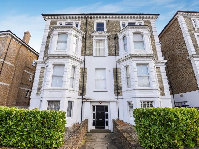 Avenue Elmers, Surbiton KT6, 2 bed flat to rent, £2,000 pcm | PrimeLocation