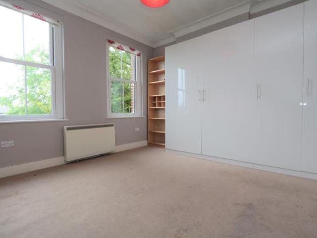 Avenue South, Surbiton, KT5