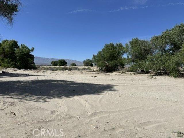 Avenue R, Sun Village, CA 93543