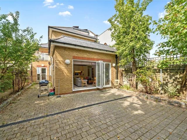 Avenue Road, Tottenham N15, 3 bed flat to rent, £3,100 pcm | PrimeLocation