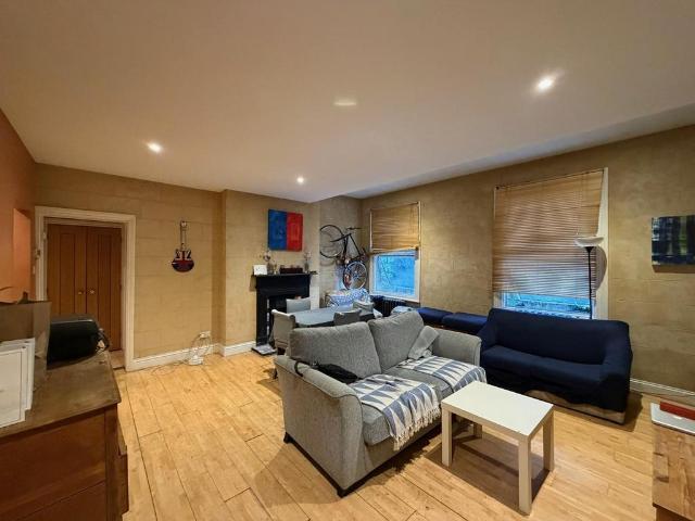 Avenue Road, W3 3 bed flat to rent £2,450 pcm £565 pw