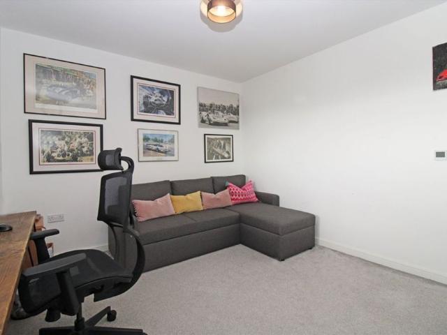 Avenue Road, W3, London