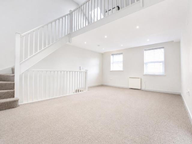 Avenue Road, Brentwood CM14, 2 bed terraced house to rent, £1,595 pcm | PrimeLocation