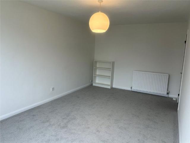 Avenue Road, Epsom, Surrey, KT18 7QX