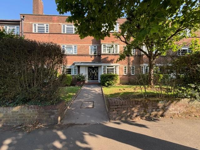Avenue Road Grove Close, London N14, 2 bed flat to rent, £2,000 pcm | PrimeLocation