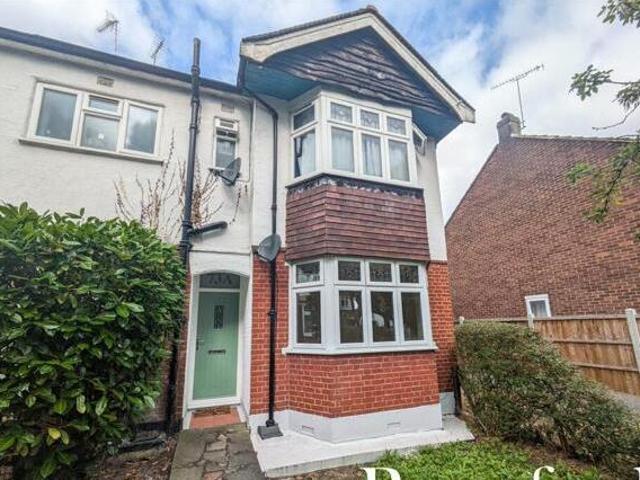Avenue Road, Harold Wood, 2 Bedroom Maisonette