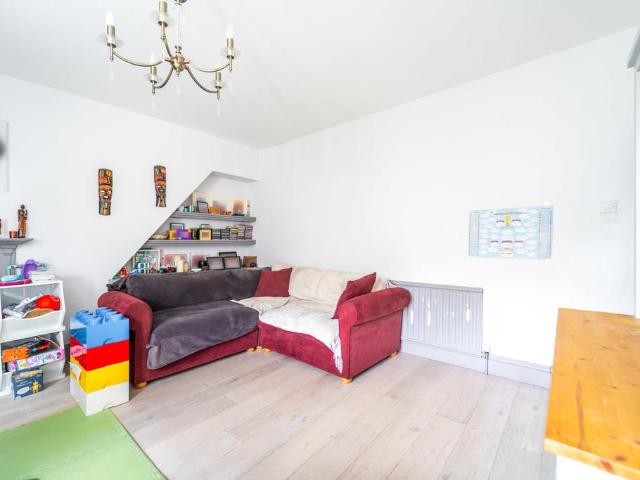 Avenue Road, Highgate, London 2 bed apartment to rent £2,800 pcm £646 pw