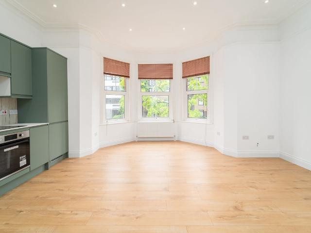 Avenue Road, Highgate, London N6, 2 bed flat to rent, £3,200 pcm | PrimeLocation