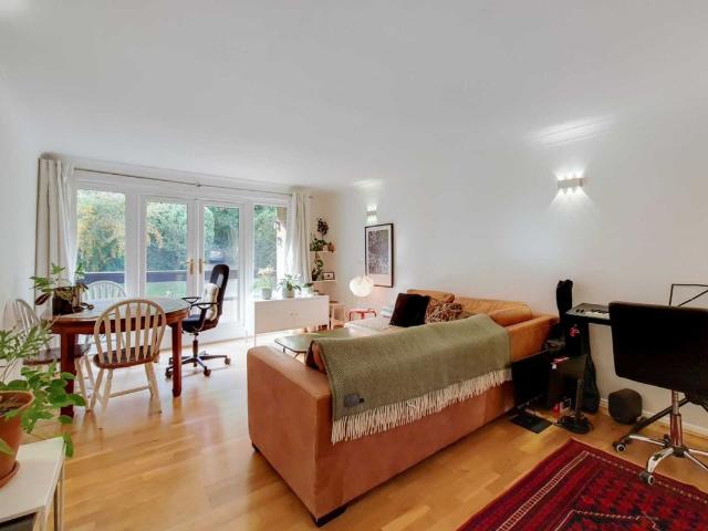 Avenue Road, Highgate N6, 2 bed flat to rent, £2,492 pcm | PrimeLocation