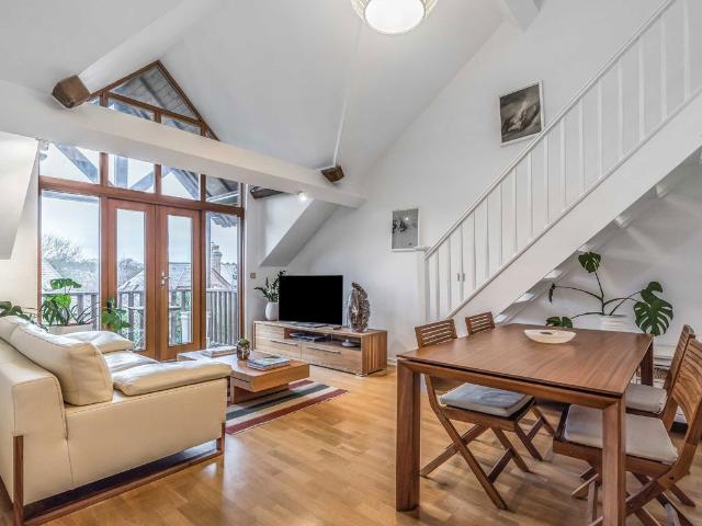 Avenue Road, Highgate N6, 3 bed flat to rent, £3,000 pcm | PrimeLocation