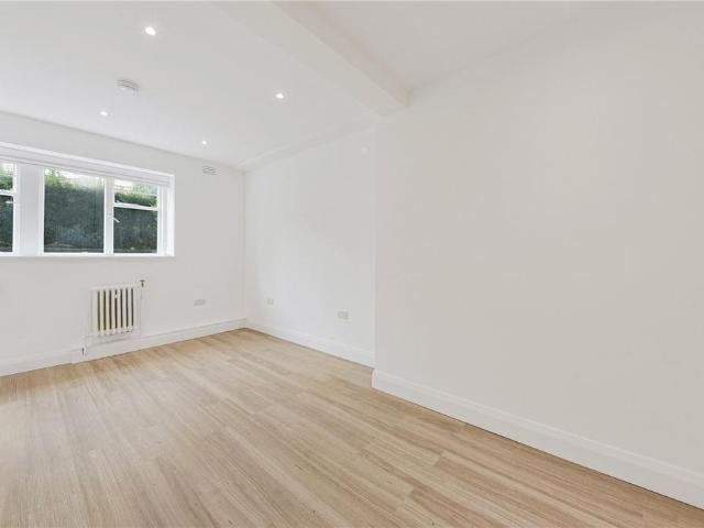 Avenue Road, London, NW8 Studio to rent £1,900 pcm £438 pw