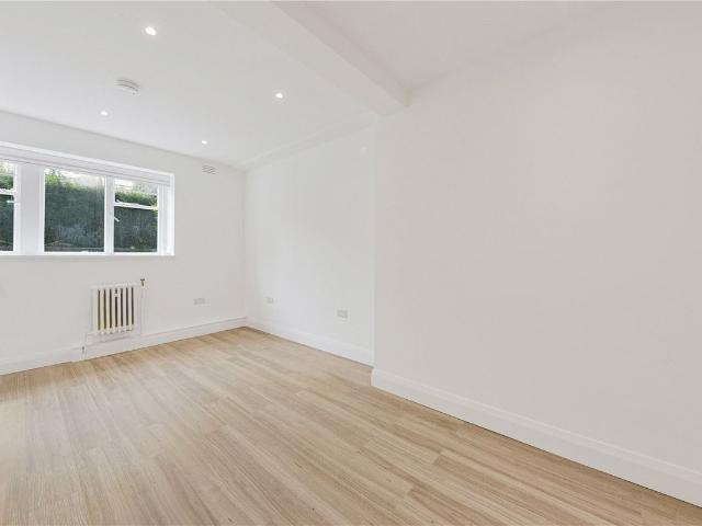 Avenue Road, London NW8, Studio to rent, £1,900 pcm | PrimeLocation