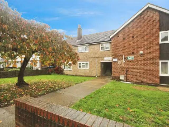 Avenue Road, London, SE25 4EA