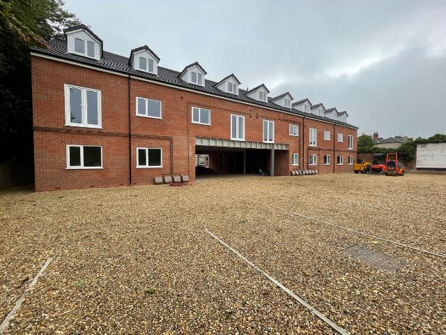 Avenue Road, Rugby CV21, 2 bed flat to rent, £950 pcm | PrimeLocation