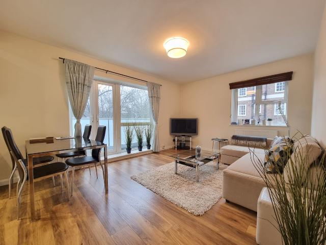 Avenue Road, St John's Wood NW8, 2 bed flat to rent, £3,000 pcm | PrimeLocation