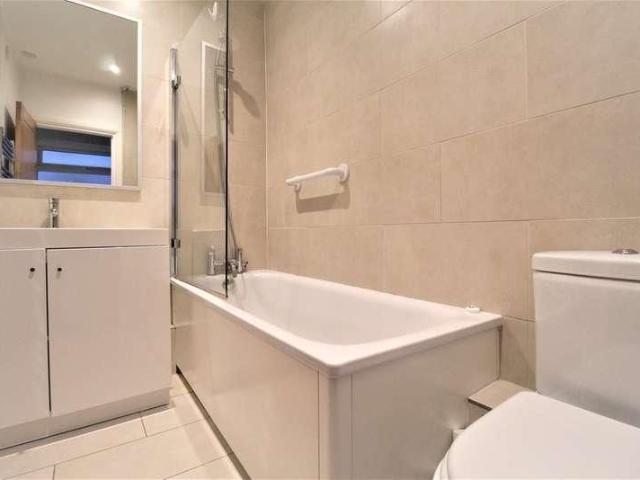 Avenue Road, Staines upon thames, TW18