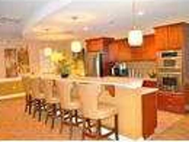 Average Rent $2,910 a month That´s a STEAL. Offstreet parking!