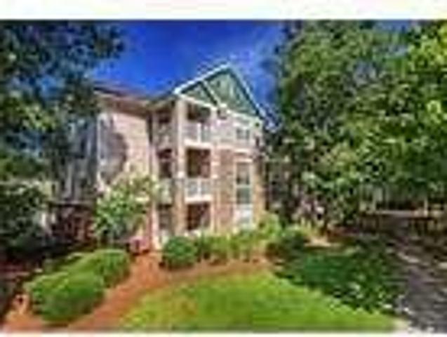 Average Rent $875 a month That´s a STEAL. Single Car Garage!