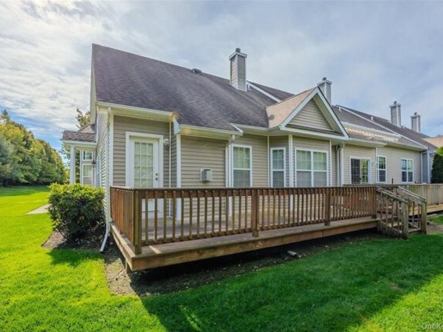 Avery Ln, Miller Place, Condo For Sale