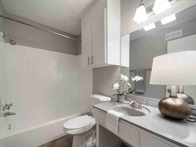 Avery Park & Square Apartments 2 Bedroom Apartment for Rent at 4111 E 51st St, Tulsa, OK 74135