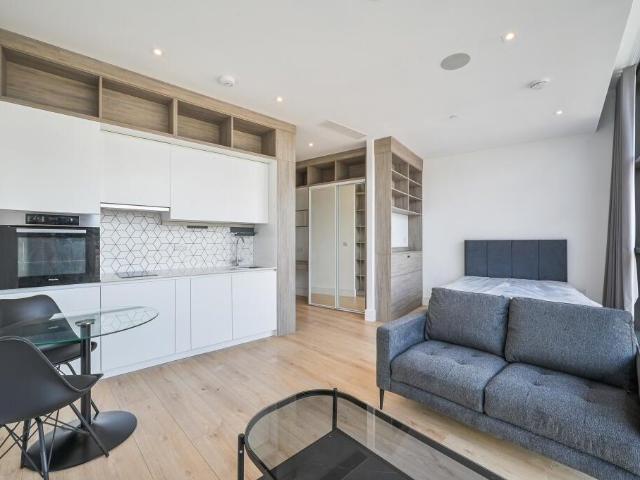 Aviator House, Station Road, Addlestone Studio to rent £1,050 pcm £242 pw