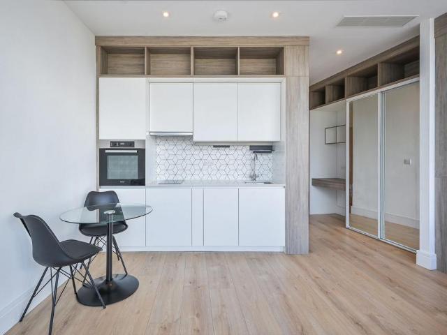 Aviator 2 Residential Studio to rent £1,050 pcm £242 pw