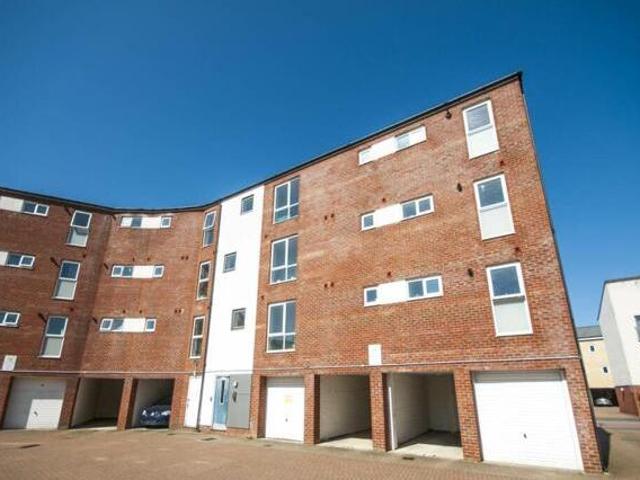 Aviation Avenue, Hatfield, 3 Bedroom Flat