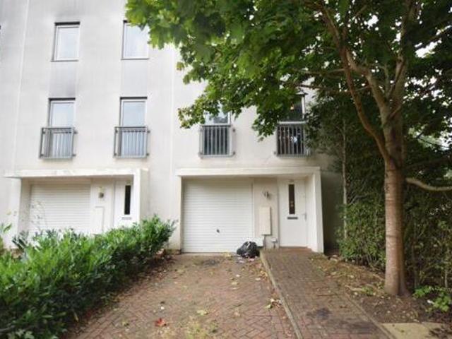 Aviation Avenue, Hatfield, 4 Bedroom House